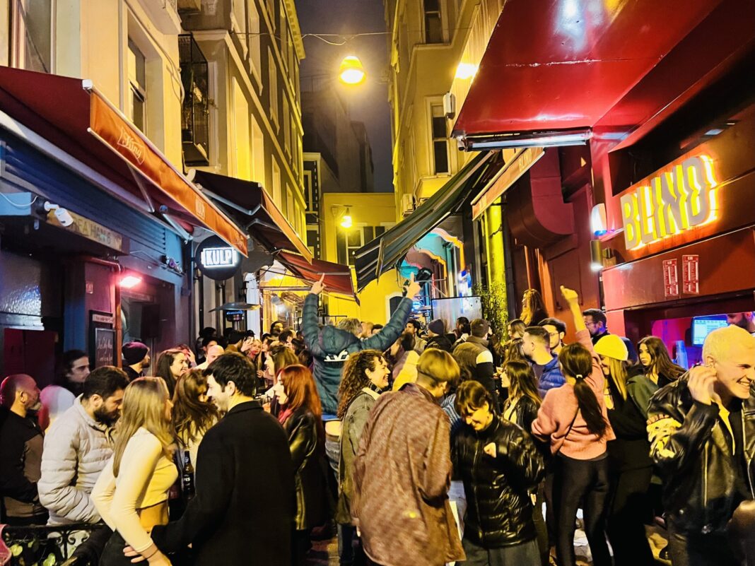 Nightlife in Istanbul: Best Areas, Bars, Clubs & Night Activities