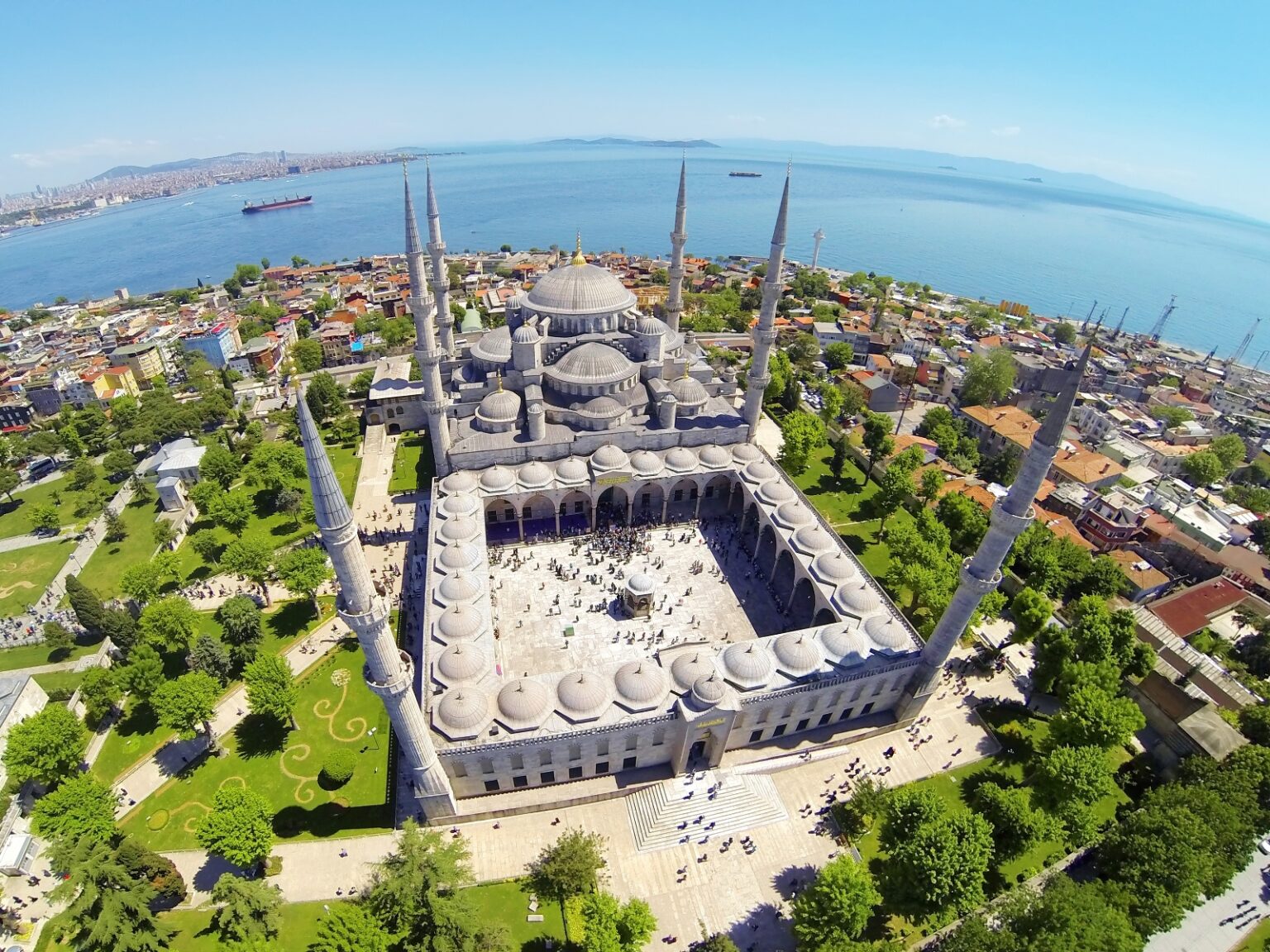 Sultanahmet Blue Mosque Istanbul Guide: Hours, Dress Code & Tips