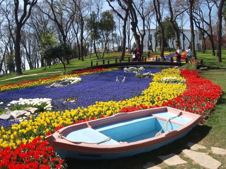 Visiting Istanbul in April: Weather, Tulips, Events & Local Tips
