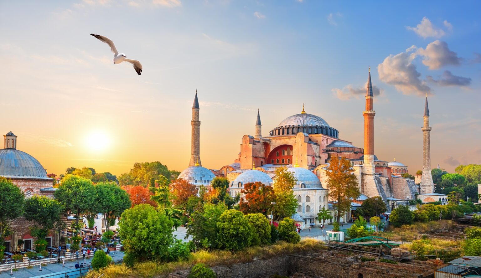 Visiting Istanbul in November: What to See & Do? Our Best Tips