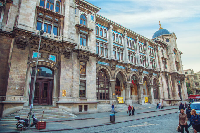 Post Offices in Istanbul: Postal Services + How to Use Tips