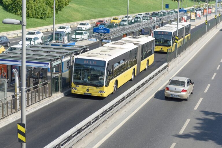 Guide to Istanbul Metrobus Lines: Routes, Fares, How to Use Tips ...