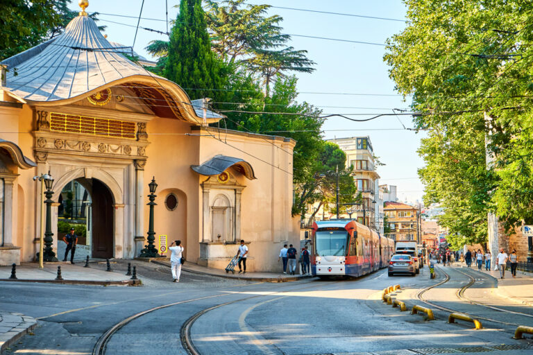How to Use Istanbulkart: Buy, Top Up, App & Public Transport Tips