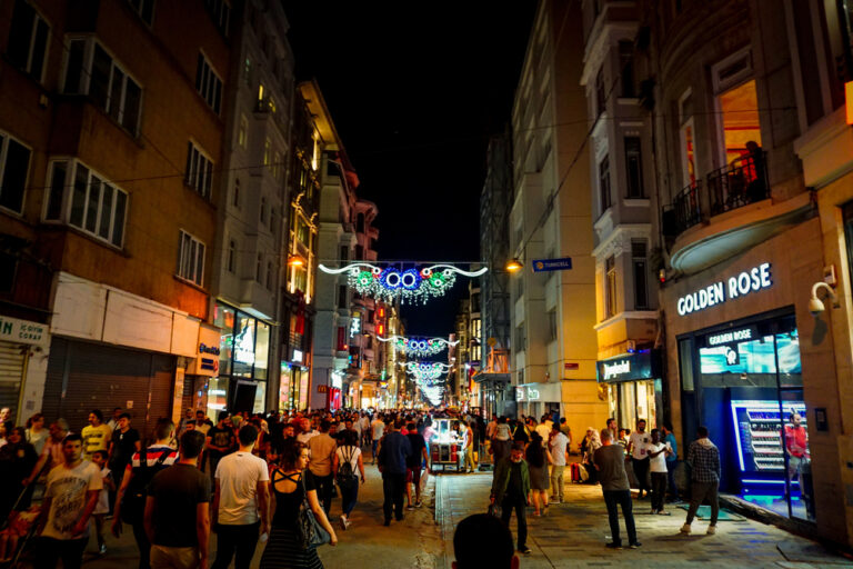 Nightlife in Taksim: Best Bars, Clubs & Local Night Plans - Istanbeautiful