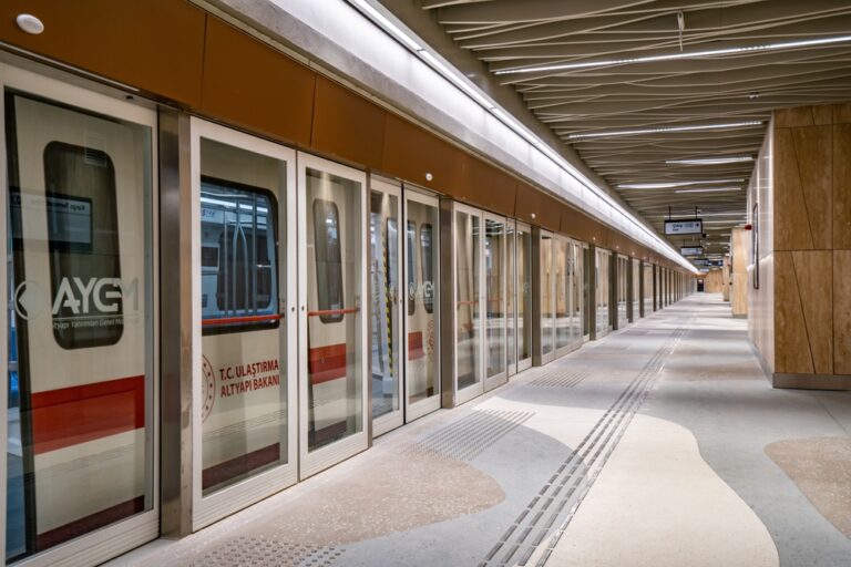Istanbul Airport Metro M11 Guide: How to Use It (First Timers)