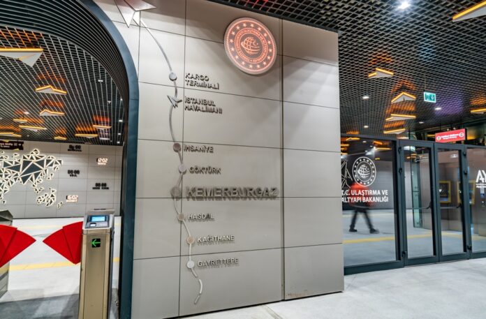 Istanbul Airport Metro M11 Guide: How to Use It (First Timers)